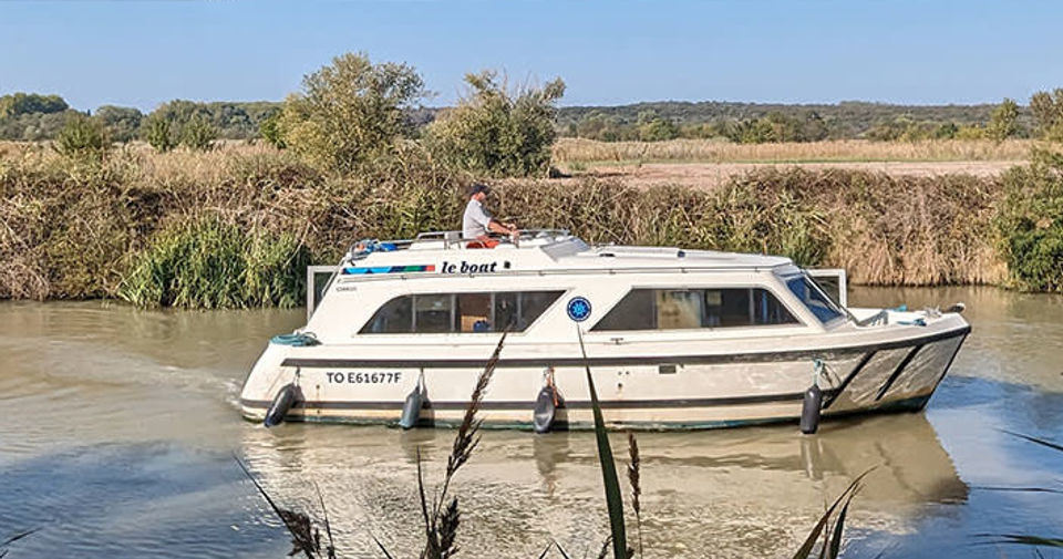 Alquiler de Barco a motor 2003 Cirrus B - Budget 25 en Saint Gilles ...