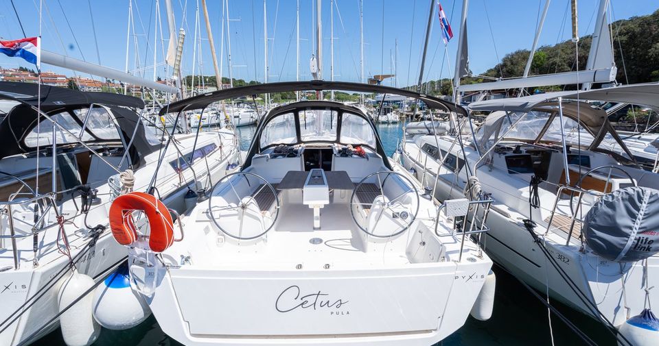 Sailboat Dufour 382 GL 2017 Cetus in Pula, Croatia for rent